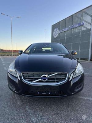 Melns Volvo V60 2013 Šauļi, ar dzinēja tilpumu 1.56 L un nobraukumu 242 tūkst. km par 5550 €, foto  vietnē AUTOMOTO.COM.LV
