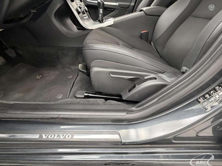 Melns Volvo V60 2013 Viļņa, ar dzinēja tilpumu 1.56 L un nobraukumu 273 tūkst. km par 5000 €, foto 23 vietnē AUTOMOTO.COM.LV