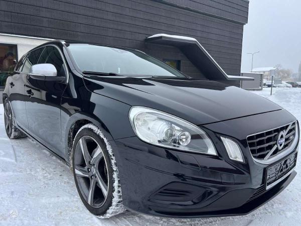 Black Volvo V60 2013 in Kaunas, with an engine capacity of 1.98 L and mileage of 277 thousand km for 7449 €, photo 1 on AUTOMOTO.COM.LV