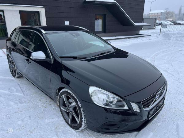 Black Volvo V60 2013 in Kaunas, with an engine capacity of 1.98 L and mileage of 277 thousand km for 7449 €, photo 3 on AUTOMOTO.COM.LV