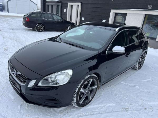 Black Volvo V60 2013 in Kaunas, with an engine capacity of 1.98 L and mileage of 277 thousand km for 7449 €, photo 4 on AUTOMOTO.COM.LV