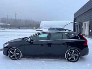 Black Volvo V60 2013 in Kaunas, with an engine capacity of 1.98 L and mileage of 277 thousand km for 7449 €, photo 7 on AUTOMOTO.COM.LV