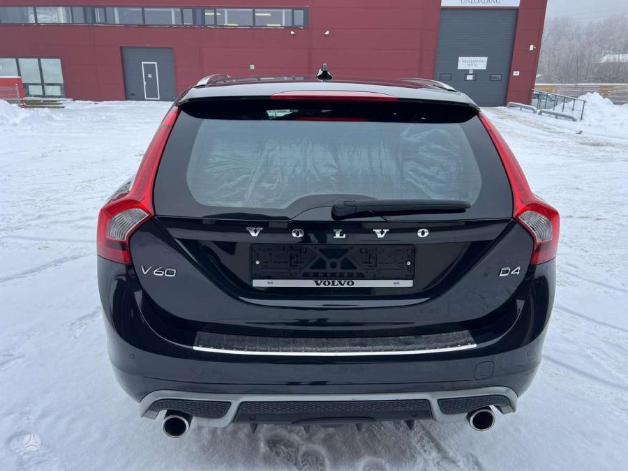 Black Volvo V60 2013 in Kaunas, with an engine capacity of 1.98 L and mileage of 277 thousand km for 7449 €, photo 8 on AUTOMOTO.COM.LV
