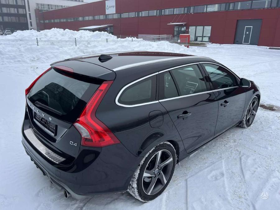 Black Volvo V60 2013 in Kaunas, with an engine capacity of 1.98 L and mileage of 277 thousand km for 7449 €, photo 10 on AUTOMOTO.COM.LV
