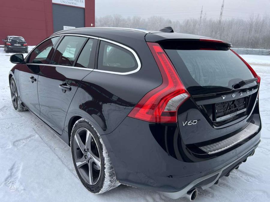 Black Volvo V60 2013 in Kaunas, with an engine capacity of 1.98 L and mileage of 277 thousand km for 7449 €, photo 11 on AUTOMOTO.COM.LV