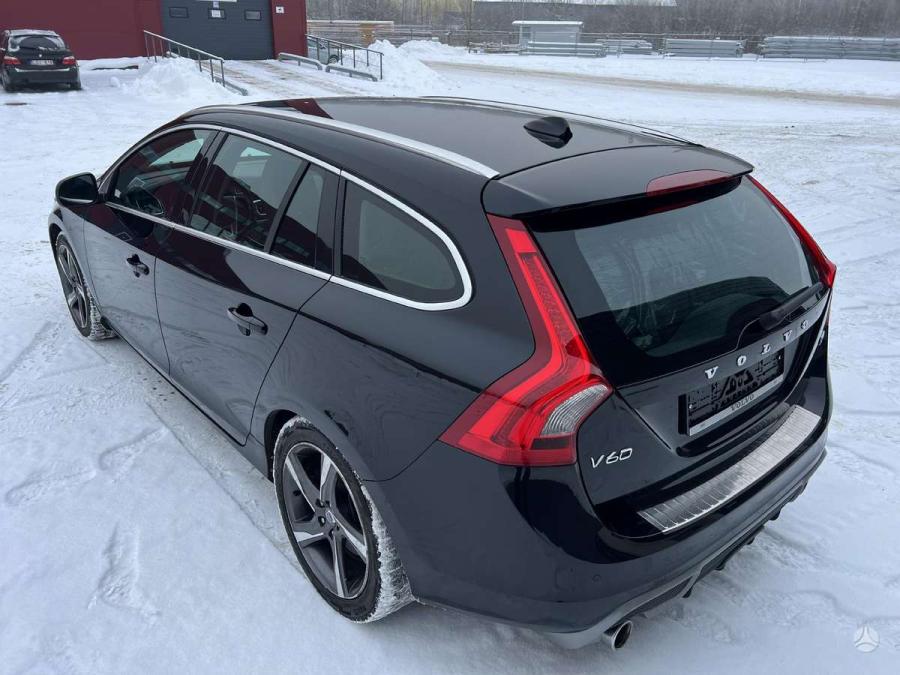 Black Volvo V60 2013 in Kaunas, with an engine capacity of 1.98 L and mileage of 277 thousand km for 7449 €, photo 12 on AUTOMOTO.COM.LV