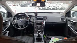 Black Volvo V60 2013 in Vilnius, with an engine capacity of 1.56 L and mileage of 323 thousand km for 5900 €, photo 7 on AUTOMOTO.COM.LV