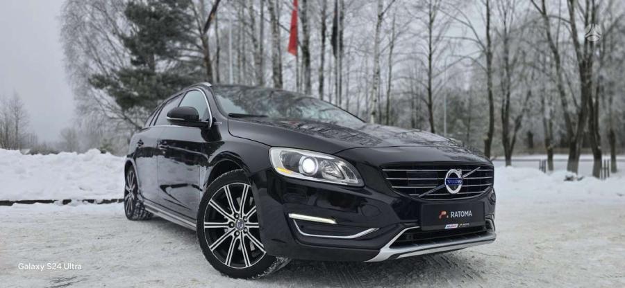 Black Volvo V60 2013 in Kazlu Ruda, with an engine capacity of 2.40 L and mileage of 235 thousand km for 7500 €, photo 1 on AUTOMOTO.COM.LV