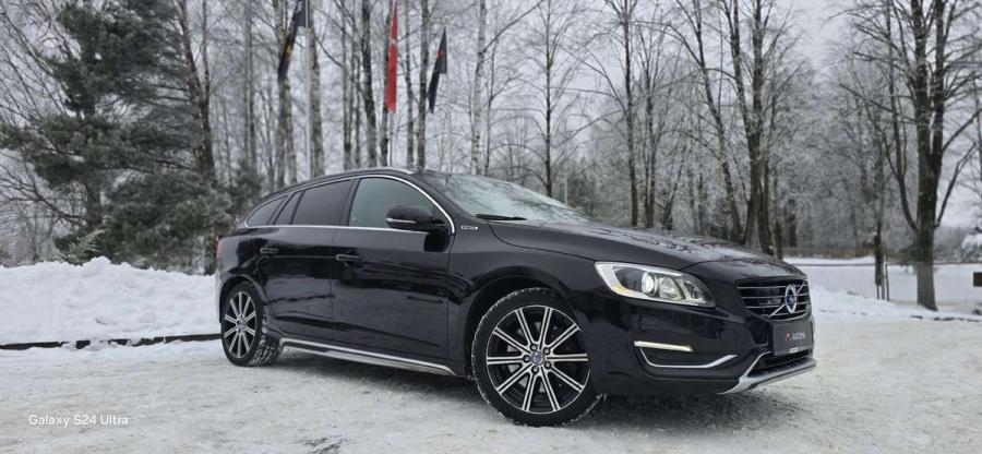 Black Volvo V60 2013 in Kazlu Ruda, with an engine capacity of 2.40 L and mileage of 235 thousand km for 7500 €, photo 2 on AUTOMOTO.COM.LV