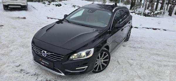 Black Volvo V60 2013 in Kazlu Ruda, with an engine capacity of 2.40 L and mileage of 235 thousand km for 7500 €, photo 7 on AUTOMOTO.COM.LV