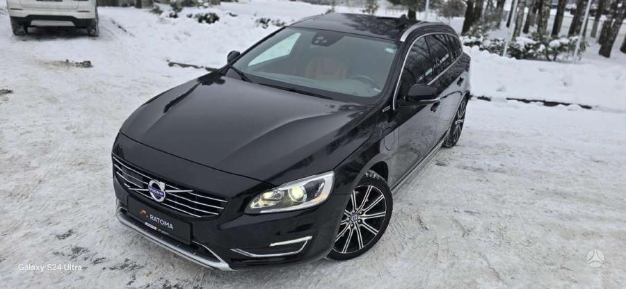 Black Volvo V60 2013 in Kazlu Ruda, with an engine capacity of 2.40 L and mileage of 235 thousand km for 7500 €, photo 7 on AUTOMOTO.COM.LV