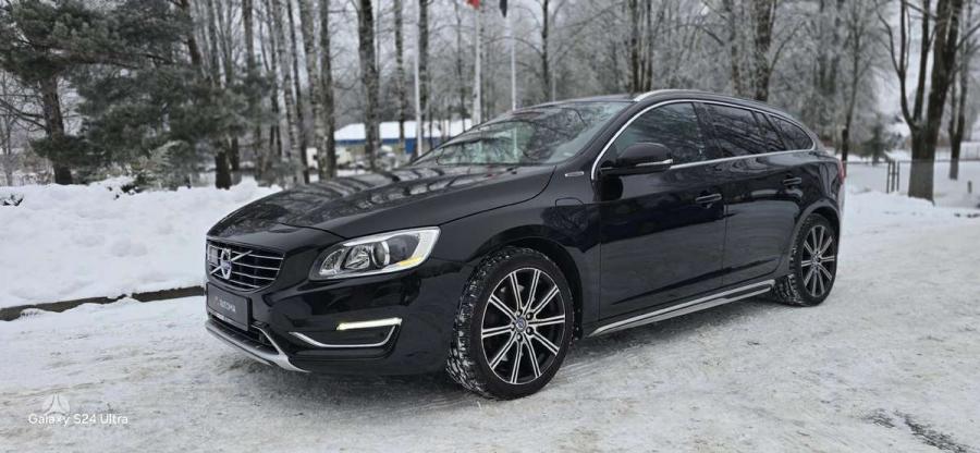 Black Volvo V60 2013 in Kazlu Ruda, with an engine capacity of 2.40 L and mileage of 235 thousand km for 7500 €, photo 8 on AUTOMOTO.COM.LV