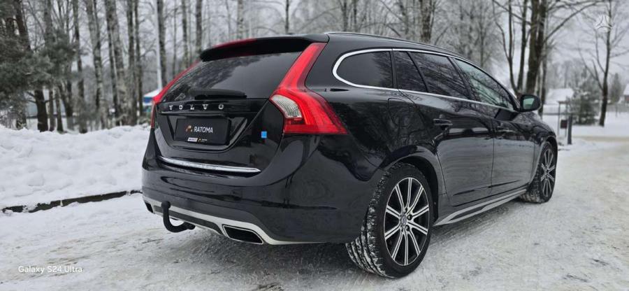 Black Volvo V60 2013 in Kazlu Ruda, with an engine capacity of 2.40 L and mileage of 235 thousand km for 7500 €, photo 14 on AUTOMOTO.COM.LV