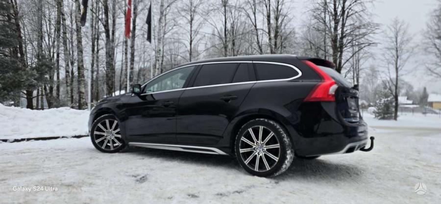 Black Volvo V60 2013 in Kazlu Ruda, with an engine capacity of 2.40 L and mileage of 235 thousand km for 7500 €, photo 15 on AUTOMOTO.COM.LV