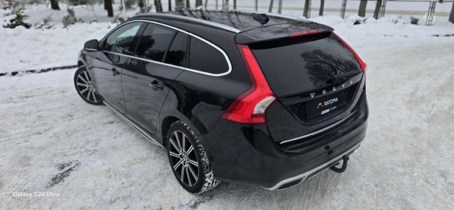 Black Volvo V60 2013 in Kazlu Ruda, with an engine capacity of 2.40 L and mileage of 235 thousand km for 7500 €, photo 16 on AUTOMOTO.COM.LV