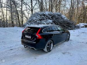 Black Volvo V60 2013 in Vilnius, with an engine capacity of 2.40 L and mileage of 235 thousand km for 6900 €, photo 3 on AUTOMOTO.COM.LV