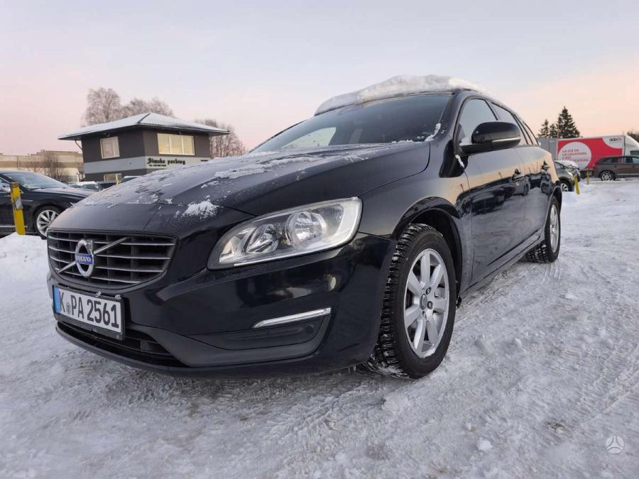 Black Volvo V60 2013 in Taurage, with an engine capacity of 2.40 L and mileage of 191 thousand km for 7800 €, photo 1 on AUTOMOTO.COM.LV