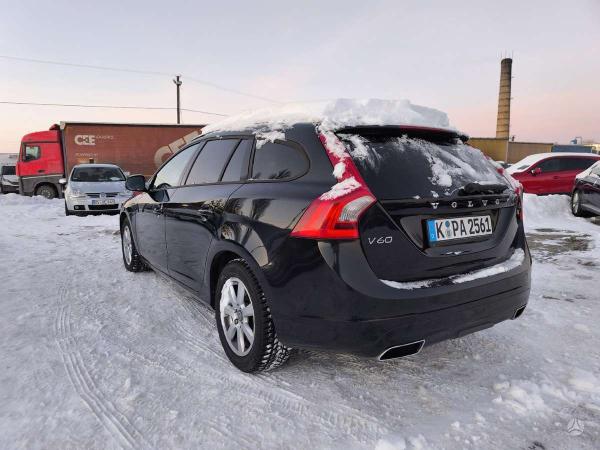 Melns Volvo V60 2013 Tauragė, ar dzinēja tilpumu 2.40 L un nobraukumu 191 tūkst. km par 7800 €, foto 2 vietnē AUTOMOTO.COM.LV