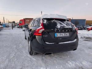 Black Volvo V60 2013 in Taurage, with an engine capacity of 2.40 L and mileage of 191 thousand km for 7800 €, photo 4 on AUTOMOTO.COM.LV