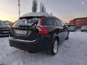 Black Volvo V60 2013 in Taurage, with an engine capacity of 2.40 L and mileage of 191 thousand km for 7800 €, photo 6 on AUTOMOTO.COM.LV