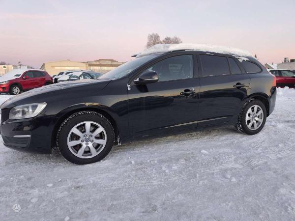 Melns Volvo V60 2013 Tauragė, ar dzinēja tilpumu 2.40 L un nobraukumu 191 tūkst. km par 7800 €, foto 8 vietnē AUTOMOTO.COM.LV