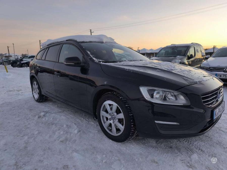 Black Volvo V60 2013 in Taurage, with an engine capacity of 2.40 L and mileage of 191 thousand km for 7800 €, photo 13 on AUTOMOTO.COM.LV