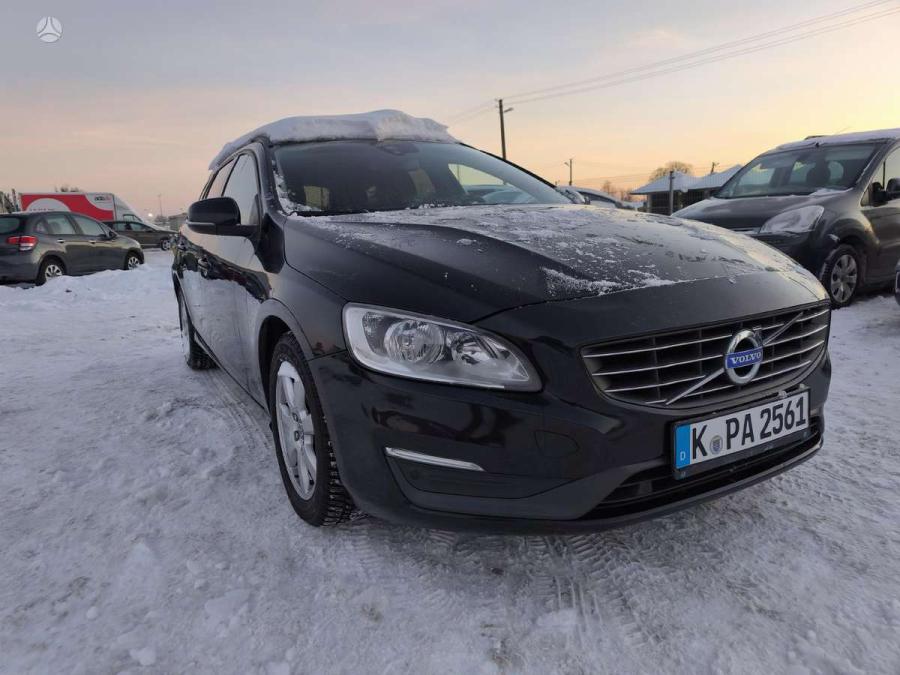Black Volvo V60 2013 in Taurage, with an engine capacity of 2.40 L and mileage of 191 thousand km for 7800 €, photo 14 on AUTOMOTO.COM.LV