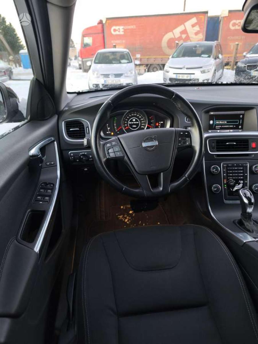 Black Volvo V60 2013 in Taurage, with an engine capacity of 2.40 L and mileage of 191 thousand km for 7800 €, photo 22 on AUTOMOTO.COM.LV