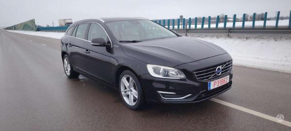 Black Volvo V60 2013 in Kaunas, with an engine capacity of 2.40 L and mileage of 303 thousand km for 7000 €, photo 2 on AUTOMOTO.COM.LV