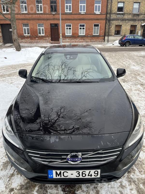 Melns Volvo V60 2013 Liepāja, ar dzinēja tilpumu 2.00 L un nobraukumu 420 tūkst. km par 5300 €, foto 3 vietnē AUTOMOTO.COM.LV