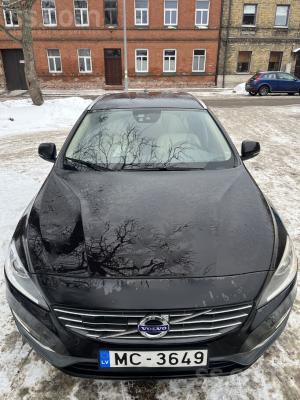 Black Volvo V60 2013 in Liepaja, with an engine capacity of 2.00 L and mileage of 420 thousand km for 5300 €, photo 3 on AUTOMOTO.COM.LV