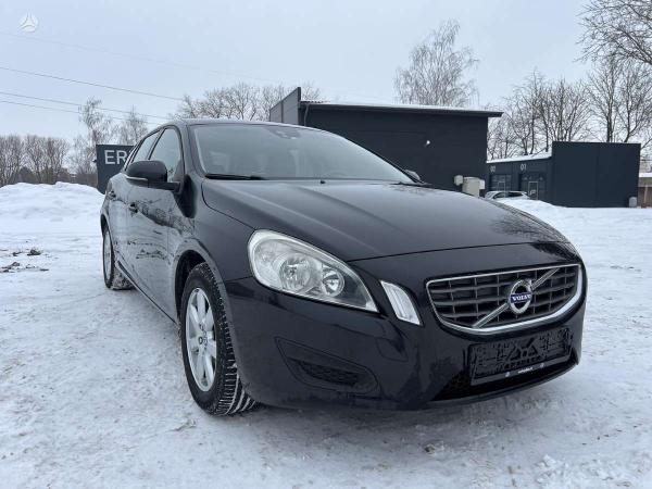 Melns Volvo V60 2013 Šauļi, ar dzinēja tilpumu 1.56 L un nobraukumu 252 tūkst. km par 5400 €, foto 1 vietnē AUTOMOTO.COM.LV