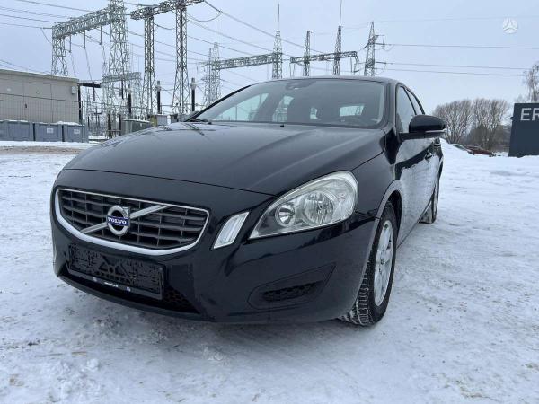 Melns Volvo V60 2013 Šauļi, ar dzinēja tilpumu 1.56 L un nobraukumu 252 tūkst. km par 5400 €, foto 3 vietnē AUTOMOTO.COM.LV