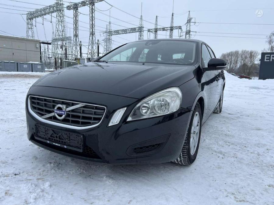 Melns Volvo V60 2013 Šauļi, ar dzinēja tilpumu 1.56 L un nobraukumu 252 tūkst. km par 5400 €, foto 3 vietnē AUTOMOTO.COM.LV