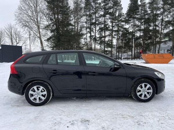 Melns Volvo V60 2013 Šauļi, ar dzinēja tilpumu 1.56 L un nobraukumu 252 tūkst. km par 5400 €, foto 5 vietnē AUTOMOTO.COM.LV