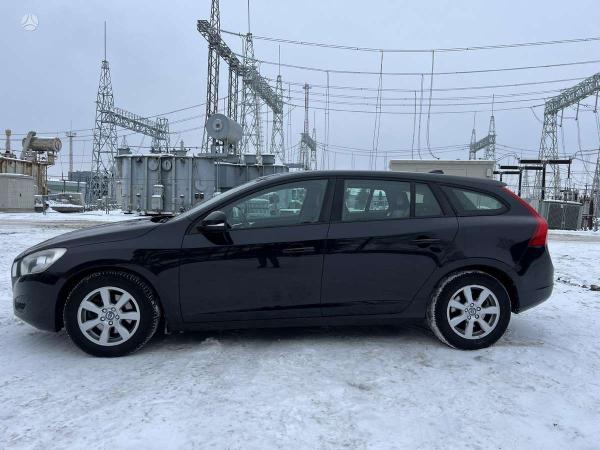 Melns Volvo V60 2013 Šauļi, ar dzinēja tilpumu 1.56 L un nobraukumu 252 tūkst. km par 5400 €, foto 6 vietnē AUTOMOTO.COM.LV