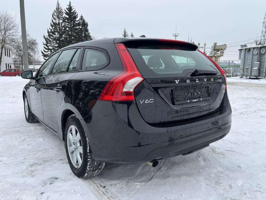 Melns Volvo V60 2013 Šauļi, ar dzinēja tilpumu 1.56 L un nobraukumu 252 tūkst. km par 5400 €, foto 7 vietnē AUTOMOTO.COM.LV