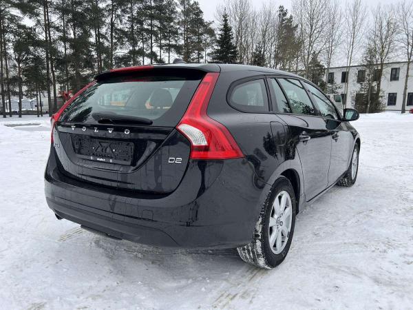 Melns Volvo V60 2013 Šauļi, ar dzinēja tilpumu 1.56 L un nobraukumu 252 tūkst. km par 5400 €, foto 9 vietnē AUTOMOTO.COM.LV