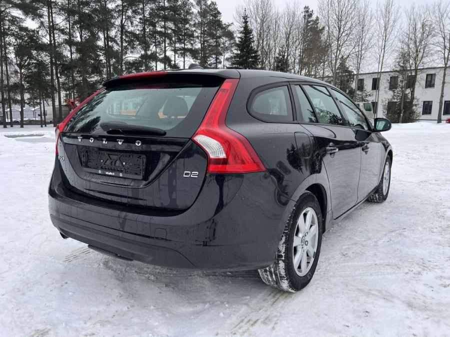 Melns Volvo V60 2013 Šauļi, ar dzinēja tilpumu 1.56 L un nobraukumu 252 tūkst. km par 5400 €, foto 9 vietnē AUTOMOTO.COM.LV