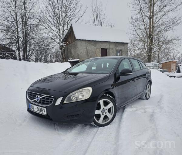 Black Volvo V60 2013 in Riga, with an engine capacity of 2.00 L and mileage of 192 thousand km for 5260 €, photo 1 on AUTOMOTO.COM.LV