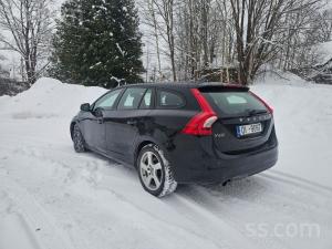 Black Volvo V60 2013 in Riga, with an engine capacity of 2.00 L and mileage of 192 thousand km for 5260 €, photo 2 on AUTOMOTO.COM.LV