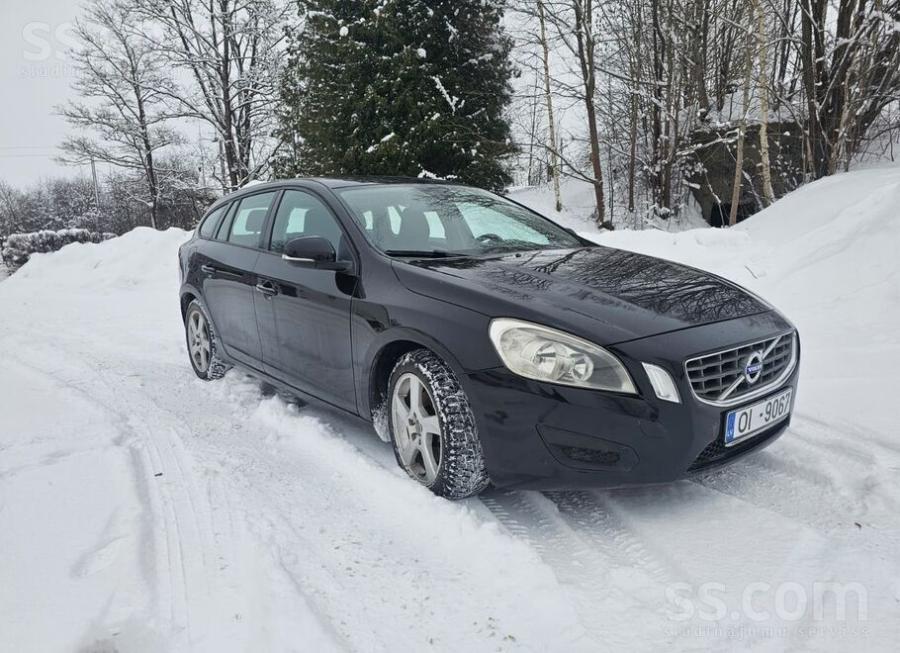 Black Volvo V60 2013 in Riga, with an engine capacity of 2.00 L and mileage of 192 thousand km for 5260 €, photo 7 on AUTOMOTO.COM.LV