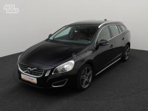 Melns Volvo V60 2013 Viļņa, ar dzinēja tilpumu 2.00 L un nobraukumu 223 tūkst. km par 8399 €, foto  vietnē AUTOMOTO.COM.LV