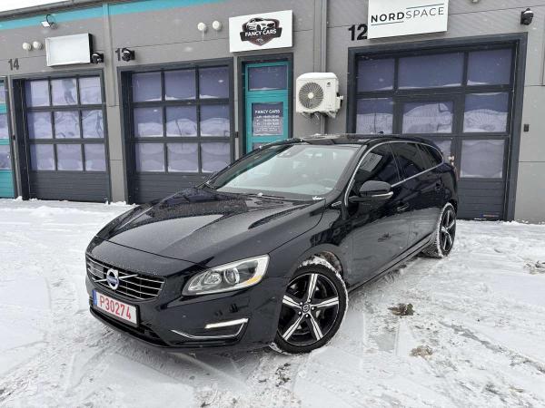 Black Volvo V60 2013 in Vilnius, with an engine capacity of 2.40 L and mileage of 236 thousand km for 7700 €, photo 2 on AUTOMOTO.COM.LV