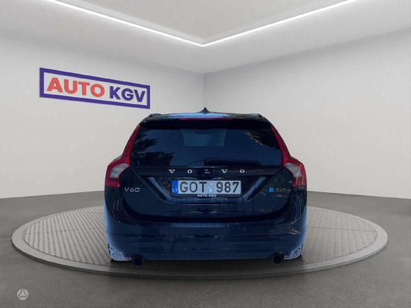 Melns Volvo V60 2013 Viļņa, ar dzinēja tilpumu 1.60 L un nobraukumu 355 tūkst. km par 5499 €, foto 4 vietnē AUTOMOTO.COM.LV