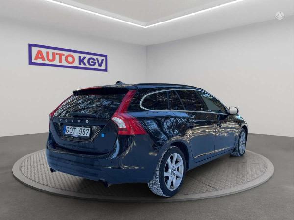 Melns Volvo V60 2013 Viļņa, ar dzinēja tilpumu 1.60 L un nobraukumu 355 tūkst. km par 5499 €, foto 5 vietnē AUTOMOTO.COM.LV
