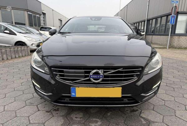 Melns Volvo V60 2013 Prienai, ar dzinēja tilpumu 2.40 L un nobraukumu 281 tūkst. km par 5100 €, foto 2 vietnē AUTOMOTO.COM.LV