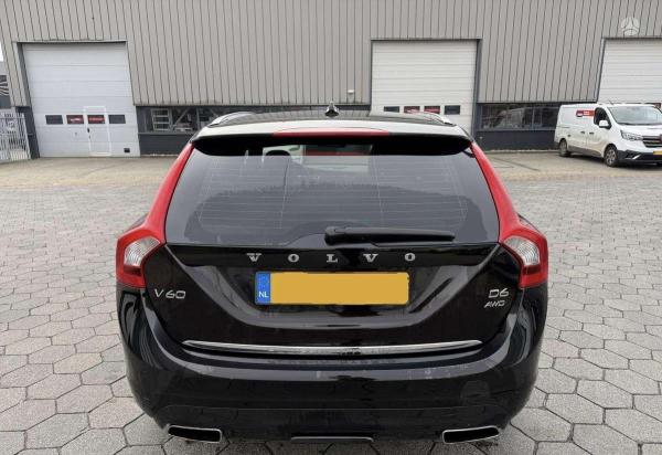 Melns Volvo V60 2013 Prienai, ar dzinēja tilpumu 2.40 L un nobraukumu 281 tūkst. km par 5100 €, foto 4 vietnē AUTOMOTO.COM.LV