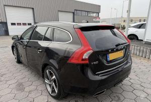 Black Volvo V60 2013 in Prienai, with an engine capacity of 2.40 L and mileage of 281 thousand km for 5100 €, photo 5 on AUTOMOTO.COM.LV