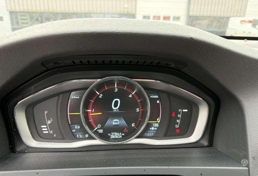 Black Volvo V60 2013 in Prienai, with an engine capacity of 2.40 L and mileage of 281 thousand km for 5100 €, photo 17 on AUTOMOTO.COM.LV
